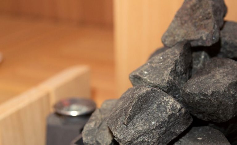 Saunasteine reinigen: So geht's richtig | Saunamomente